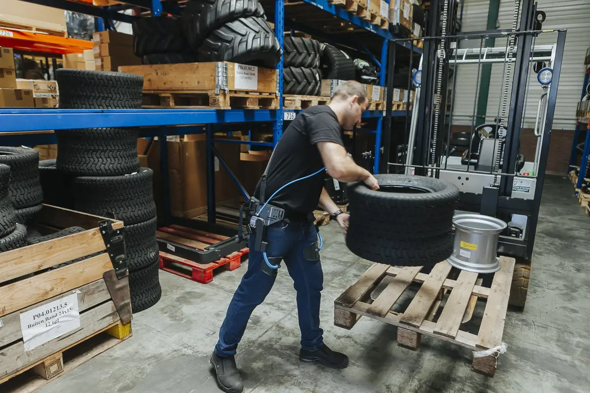 Exoskeletons for the Warehouse Industry | Stanley